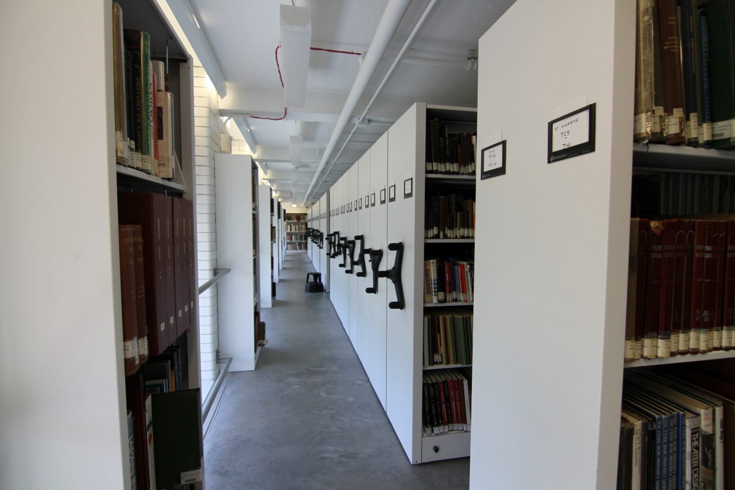 SYSTEMCENTER - Library furniture and shelving