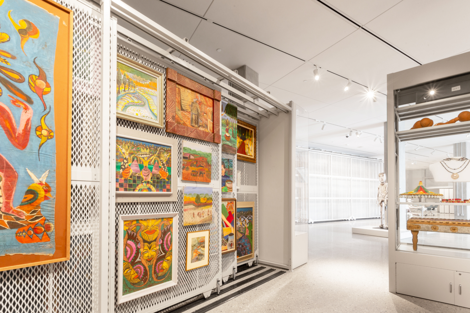 Create an Environment with Movable Art Racks - SYSTEMCENTER